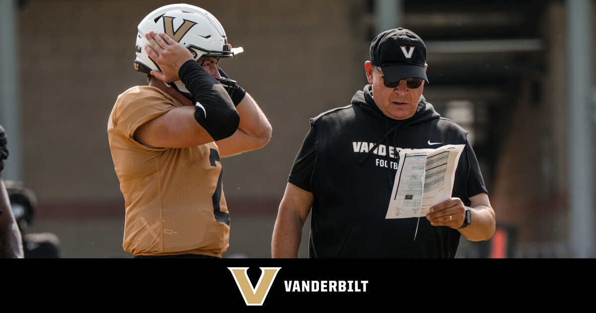 Vanderbilt Football | Beck Named Broyles Nominee
